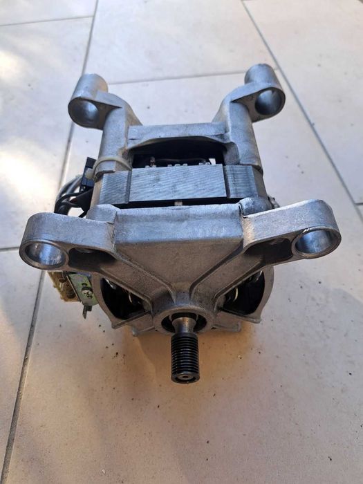 Ел мотор от пералня Indesit win 500 гр. София Дианабад • OLX.bg