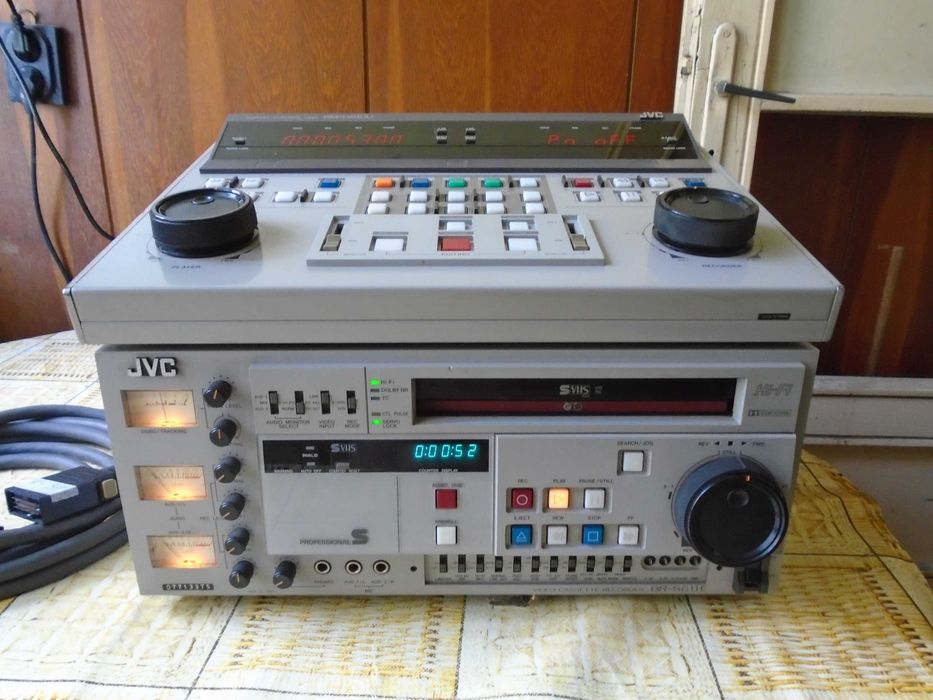 S-VHS JVC br-s611e+пулт гр. София Гео Милев • OLX.bg