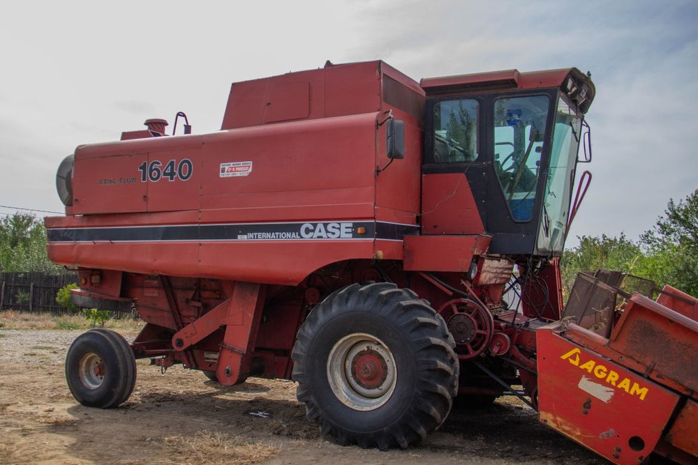 Combina Case Axial Flow 1640 Fierbinti-Targ • OLX.ro
