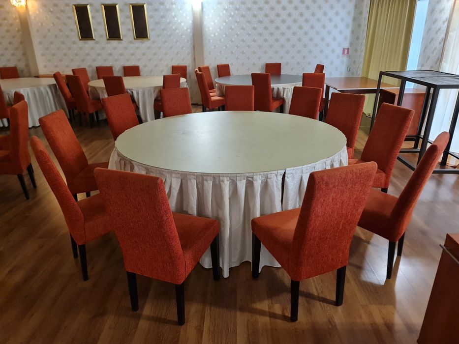 Vand mese și scaune din lemn masiv și metal Cluj-Napoca • OLX.ro