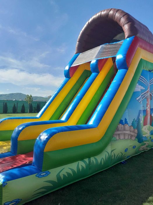 Inchiriez tobogan / topogan gonflabil Brasov • OLX.ro