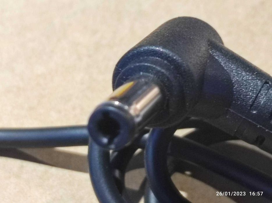 Адаптер адаптер 19V/2.1A/40W, оригинално захранване гр. Китен • OLX.bg