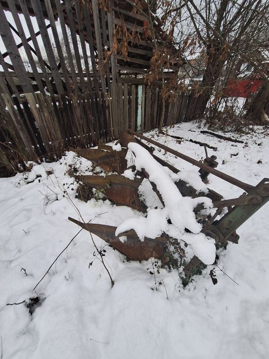 Tractor u650 cu remorca,plug,disc ,cositoare Moinesti • OLX.ro