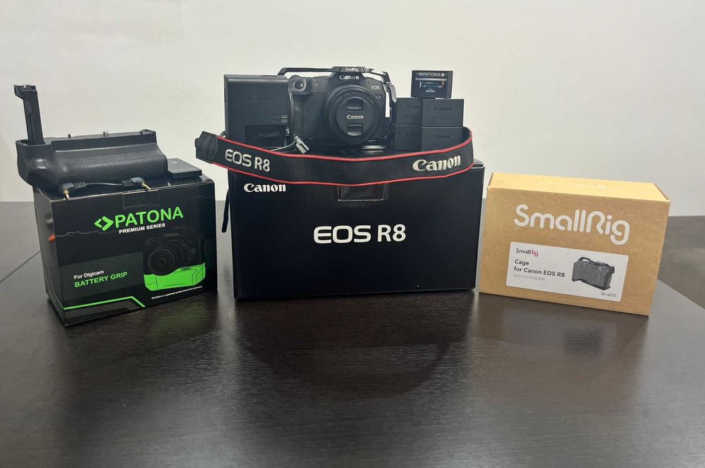 Canon R8 + Small rig Cage + Grip + 5 baterii Pitesti • OLX.ro