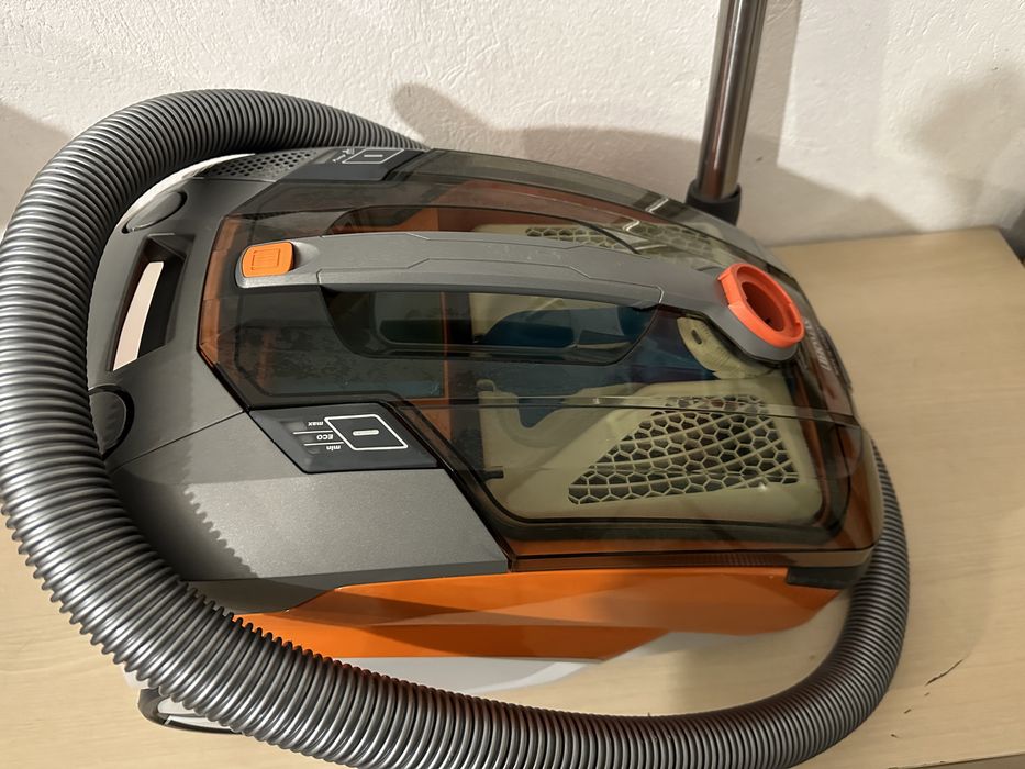 Aspirator THOMAS Aqua + pet & family Ordoreanu • OLX.ro