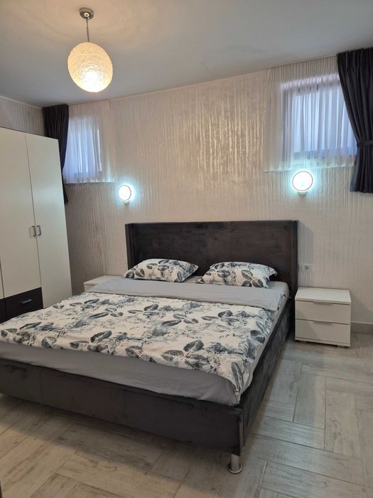 Închiriez apartament 3 camere în apropiere de Shopping City Mall ...