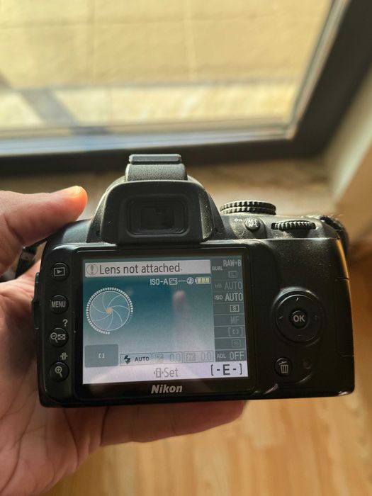 Aparat Nikon D3000 + 2 obiective + accesorii + ghiozdan Vanguard Iasi • OLX.ro