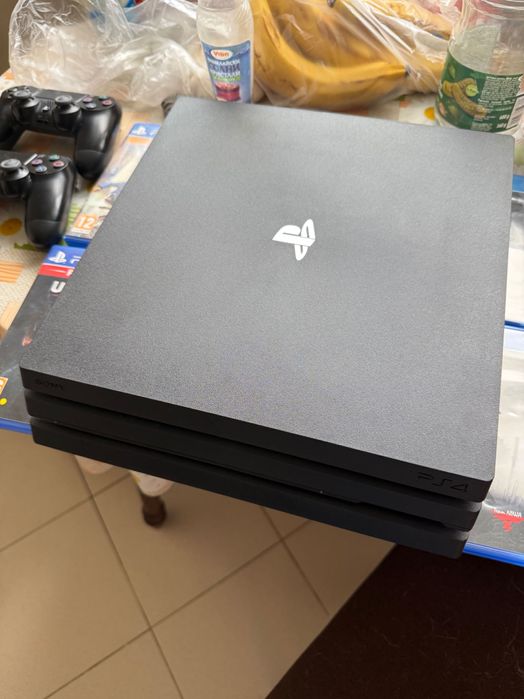 PS4 pro + два джойстика + 8 игри гр. София Люлин 2 • OLX.bg