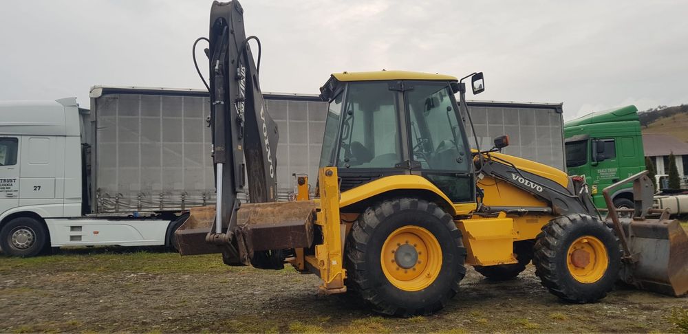 Buldoexcavator volvo bl71 plus recent adus din spania Dumitra • OLX.ro