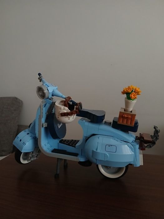 LEGO Icons Vespa 125 - Scooter Model (10298) Bucuresti Sectorul 1 • OLX.ro