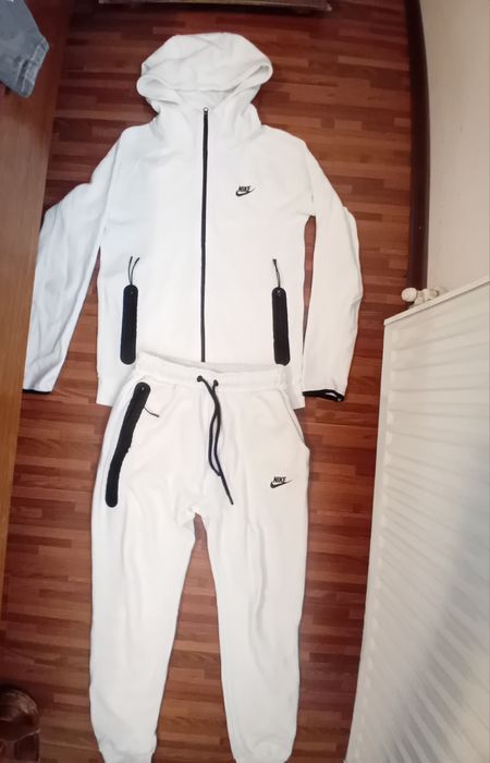 Trening Nike Tech Feelce Full White Pitesti • OLX.ro