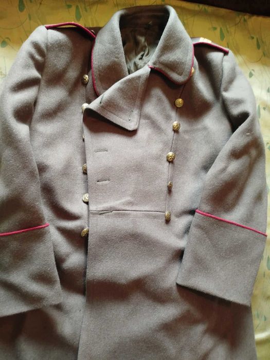 Стар военен шинел гр. Троян • OLX.bg