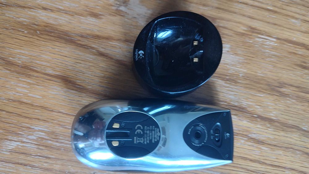 Mouse laser Logitech MX Air fara fir, cu baza de încărcare, v. imagini ...