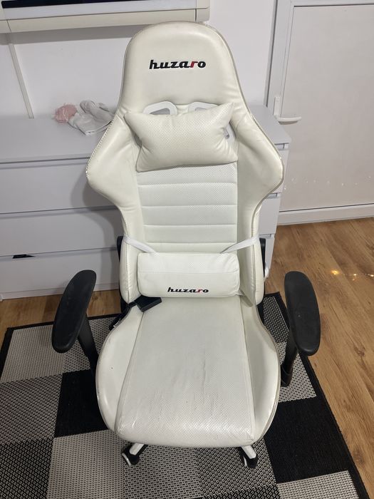 Scaun gaming alb Horea • OLX.ro