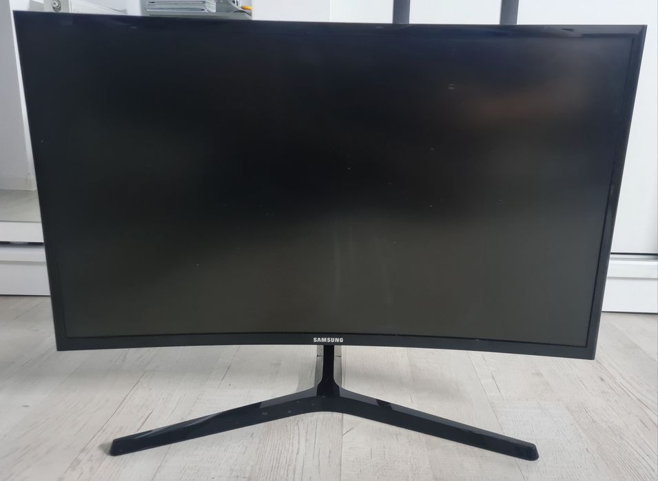 Monitor curbat Samsung 27" Curtea de Arges • OLX.ro