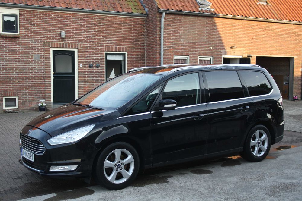 FORD GALAXY 2017 Titanium 7 locuri 2.0 Cdti Botosani • OLX.ro