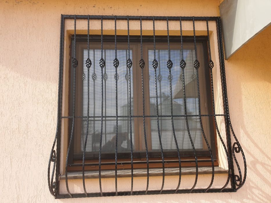 Gratii metalice uși și ferestre - grilaje fier forjat Dumbravita • OLX.ro