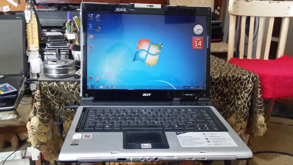 O suta de modele,laptopuri performante si ieftine,totul instalat ...