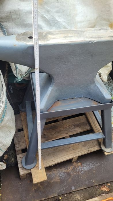 Nicovala forjata 150 kg cu masa suport din teava Timisoara • OLX.ro