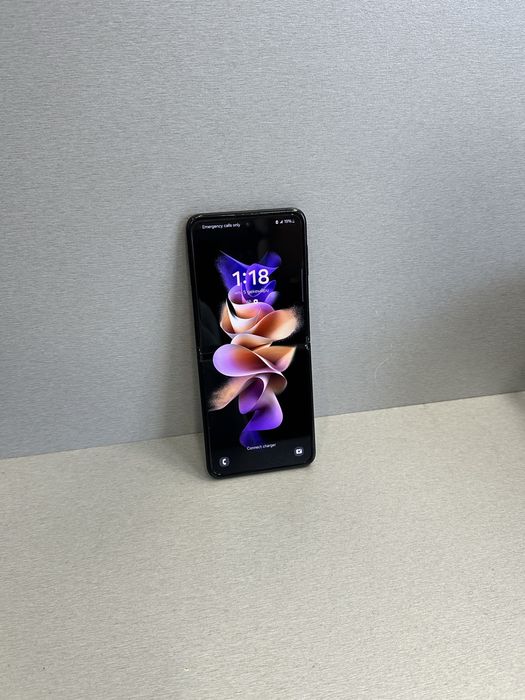 Продавам Samsung Z Flip 3 гр. Добрич Автогара • OLX.bg