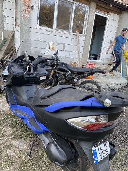 Vând scuter suzuky burgman 400cc cu toate actele Fantana Mare • OLX.ro