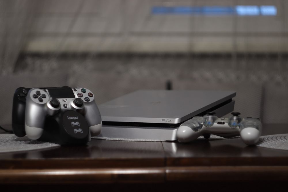 Playstation 4 Slim Silver Limited Edition гр. Варна Възраждане 1 • OLX.bg