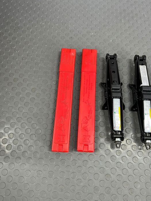Set Triunghi+Cheie Roti+Cric Vw Golf 7/Skoda Octavia 3/Passat B8 Troian ...