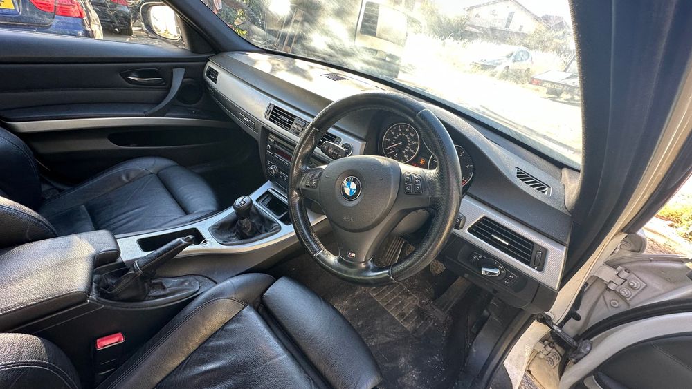 Dezmembrez Bmw e90 seria 3 facelift Craiova • OLX.ro