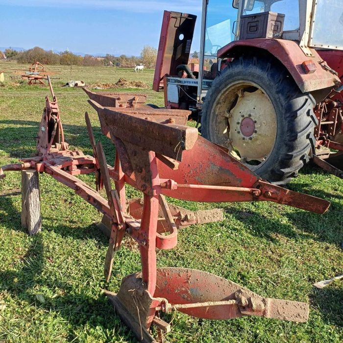 Vând plug cu 2 brazde reversibil Luieriu • OLX.ro