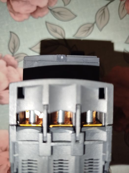 Disjunctor Motor Schneider Acas • OLX.ro
