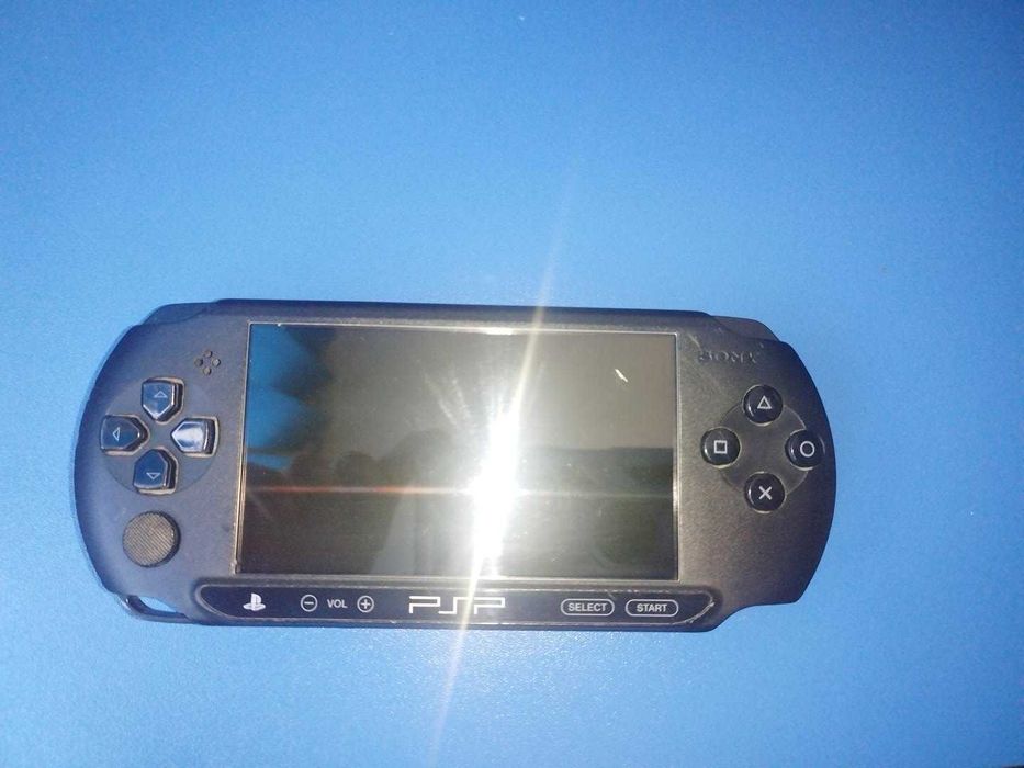 Consola PSP E1004 , Modata, Perfect functionala Ploiesti • OLX.ro