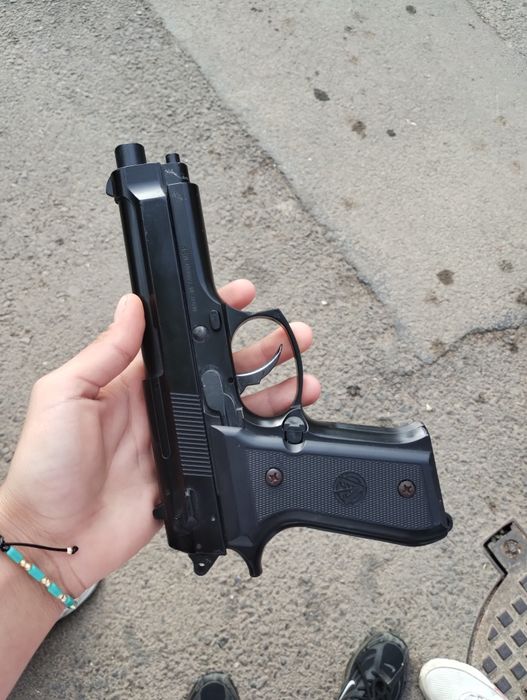 Vând pistol airsoft Vektor Z 88 9 MM Smardan • OLX.ro