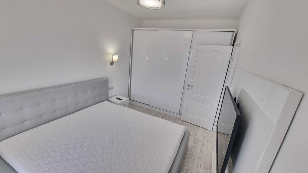 Închiriez ap 2 camere Arad Adora Park lângă Universitatea de Medicina ...