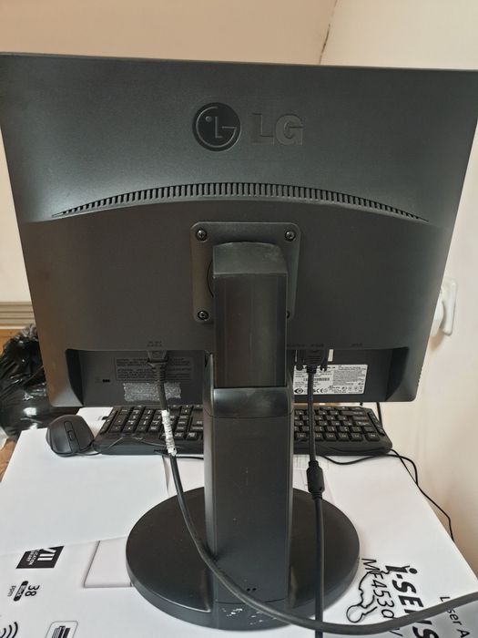 Calculator complet Desktop HP Compaq + Monitor LG + tastatura si mouse ...