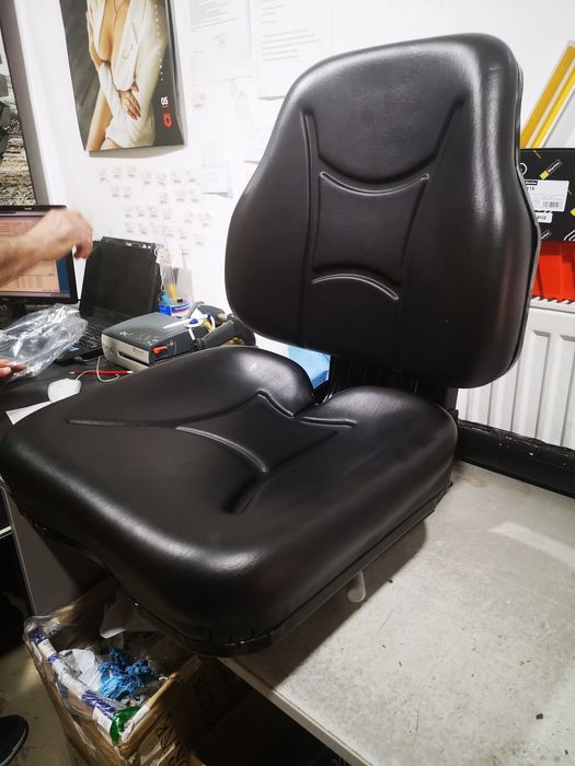 Scaun tractor utilaje agricole import Olanda foarte confortabil se pot ...