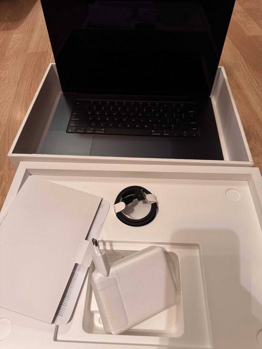 MacBook Pro 16" M4 Max 16‑core CPU/64GB RAM/2TB SSD/AppleCare+ гр ...