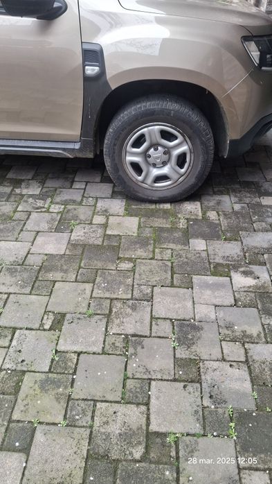 Jante Dacia Duster 16 tabla + anvelope MS 215 65 16 Carei • OLX.ro