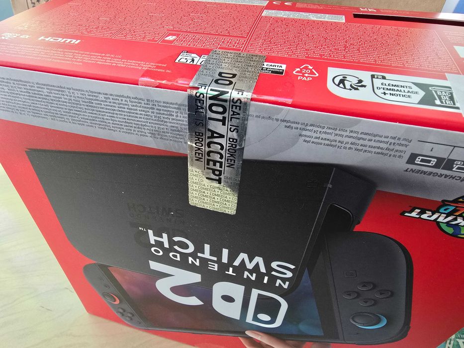 Продавам Nintendo switch 2 с нинтендо про контролер 2 и zelda TOTK гр ...