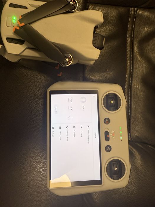 Drona dji mini 3 noua + controller cu ecran smart rc garantie 2027 Iasi • OLX.ro