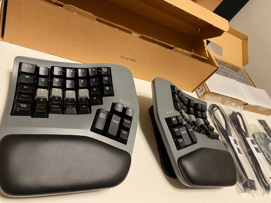 Kinesis Advantage 360 Pro + Blank keycaps + Magnetic Palm Pads гр ...