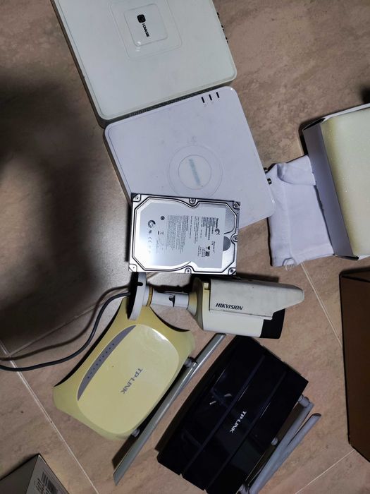 DVR Hikvision 4 canale + 1 Dvr cadou Oradea • OLX.ro