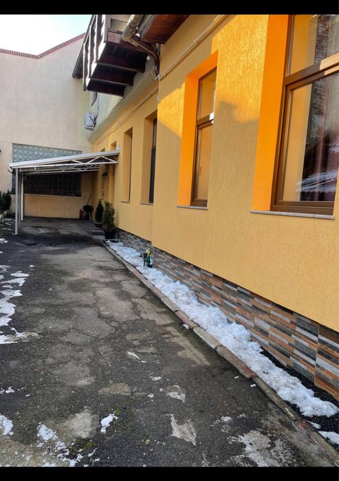 Inchiriez apartament la casa zona centrala Brasov • OLX.ro