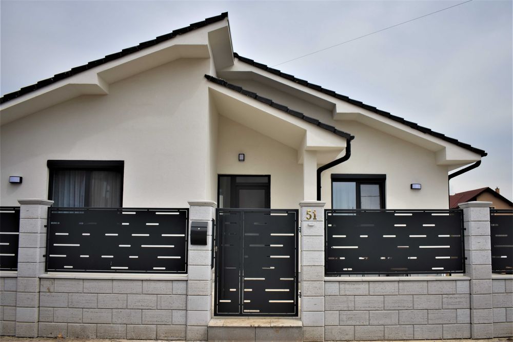 Porti si garduri moderne din tabla traforata laser Oradea • OLX.ro