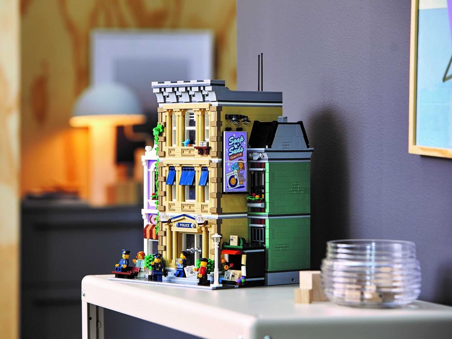 LEGO Creator Expert / Icons - Police station - 10278 - modular Tofalau ...