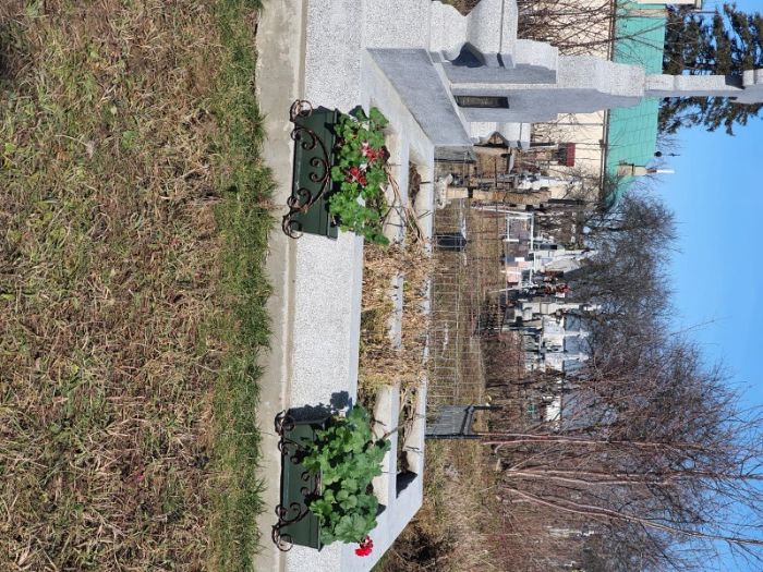 Suport Flori , jardiniere mormant , cavou , cripta , cimitir fier forj ...