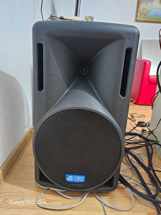 Boxa profesionala activa dB Technologies Basic 100 Targu Jiu • OLX.ro