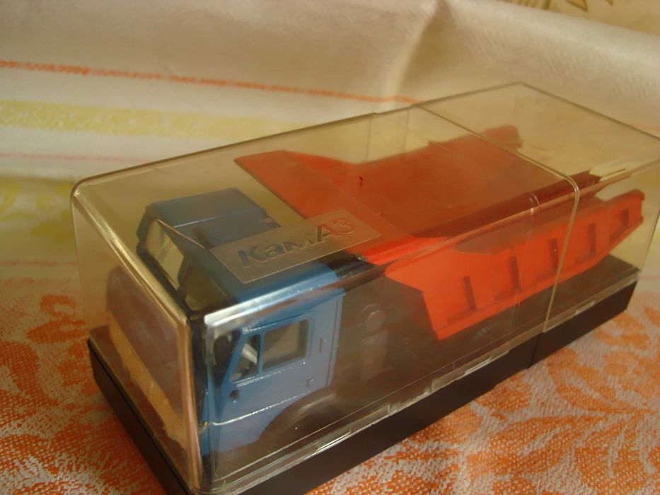 Модель А/М КАМАЗ 5511 металл СССР 1980 е годы (м-б 1:43) Есть обмен.: 270 000 сум ...