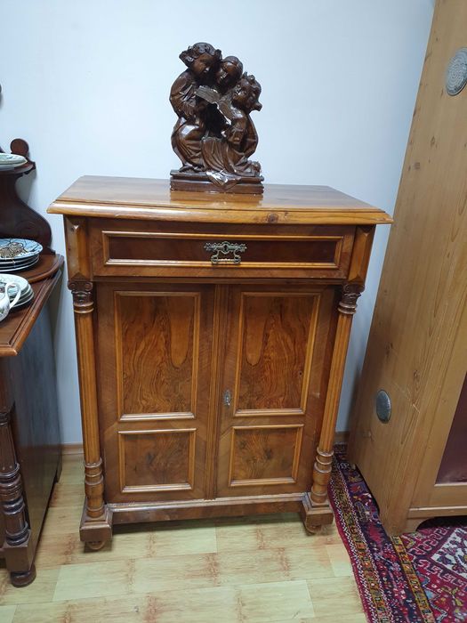 Шкаф от масивно светло дърво Biedemeier Vertico. гр. София Център • OLX.bg