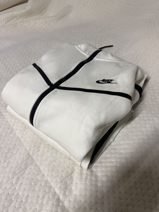 Nike Tech fleece alb full Satu Mare • OLX.ro