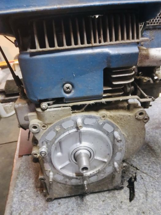 Vand motor cositoare 9CP pentru piese de schimb Romosel • OLX.ro
